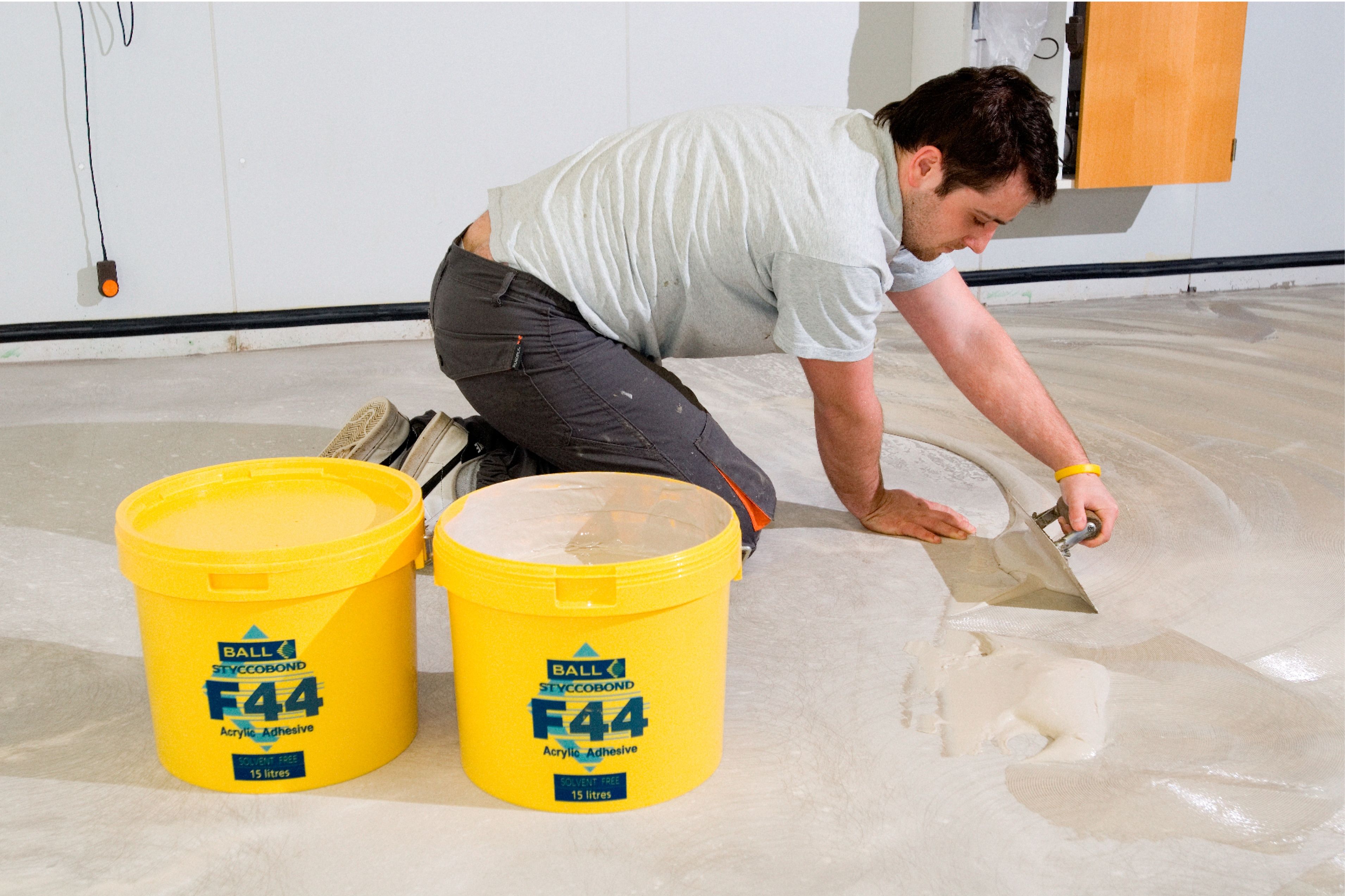 F44 Adhesive 15 Litre Tub Ball & Co | SPECIAL OFFER